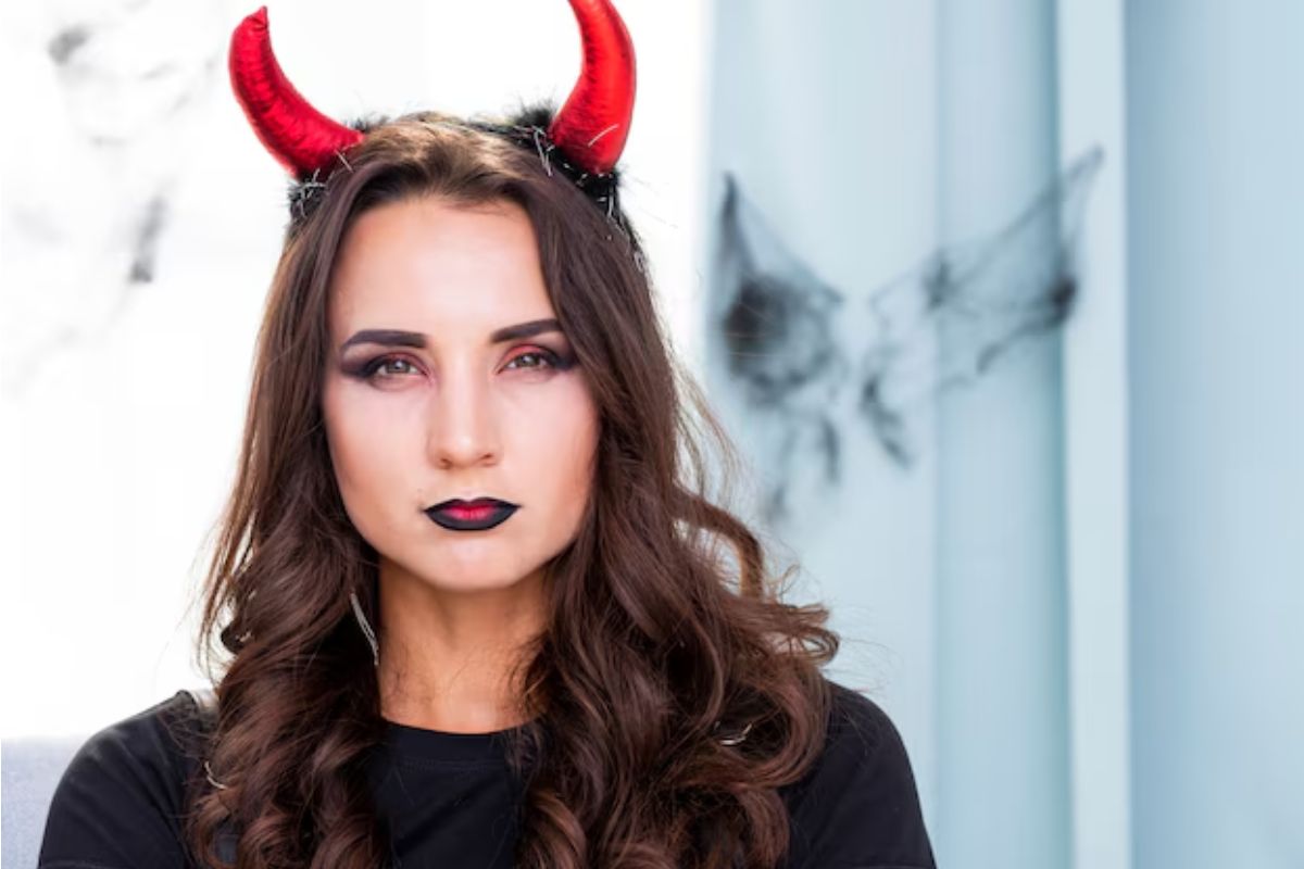 7 Quick And Easy Devil Makeup Ideas For A Halloween Look